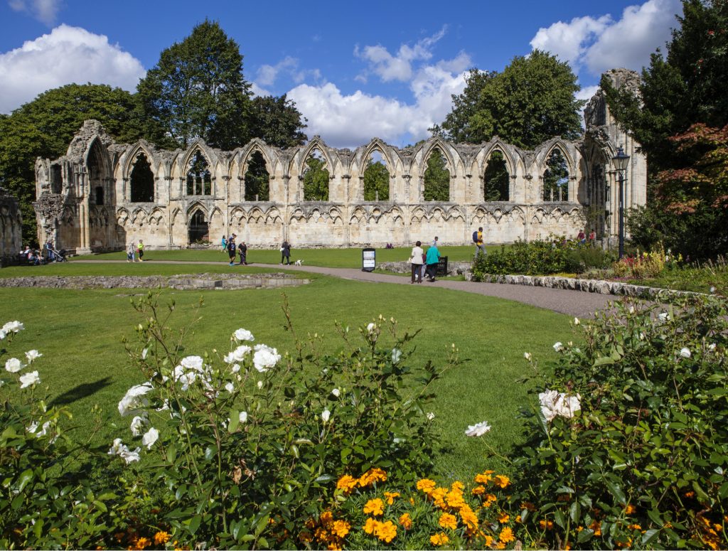 4 Picture-Perfect Outdoor Spots to Eat in York – Not-So-Modern Girl